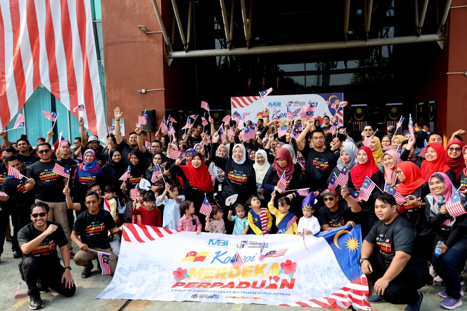 Konvoi Merdeka Perpaduan jelajah tiga buah sekolah di Selangor - Kosmo ...