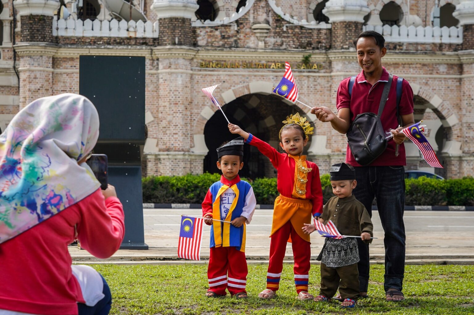 Hayati kemerdekaan dengan semangat patriotisme tinggi - Kosmo Digital