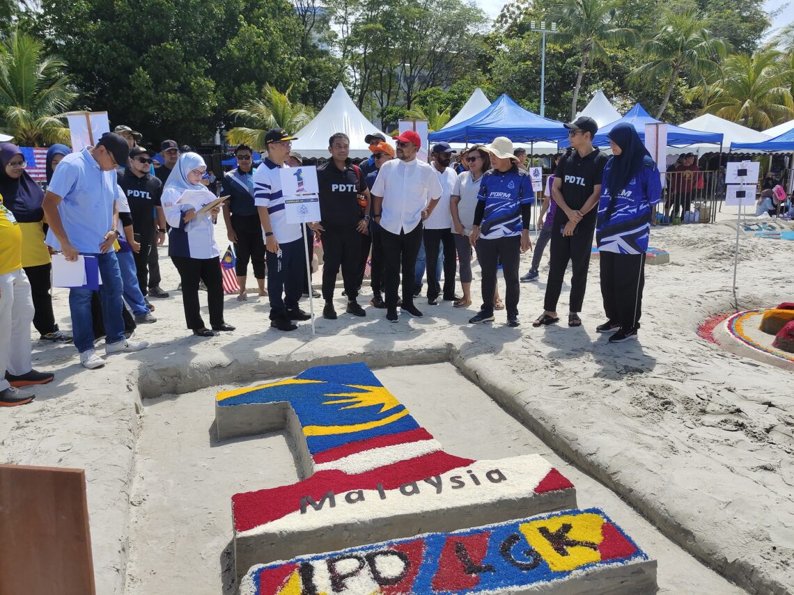 Bina arca pasir logo merdeka terbanyak di Langkawi - Kosmo Digital