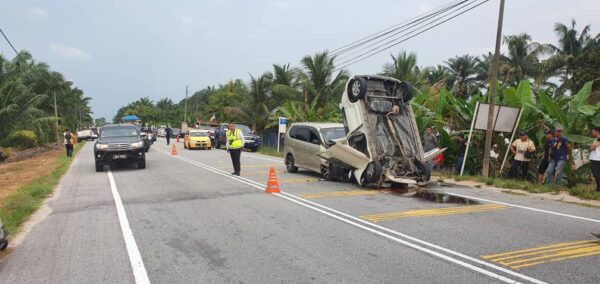 Ibu maut, anak lelaki cedera dalam kemalangan dua kereta - Kosmo Digital