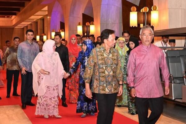 Agong, Permaisuri berangkat ke Majlis Santapan Malam di Istana Brunei ...