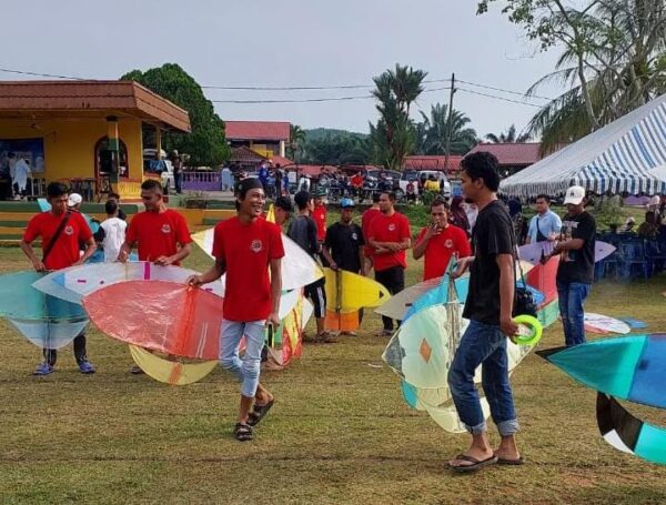 ‘Demam’ main wau di Felda di Pahang - Kosmo Digital