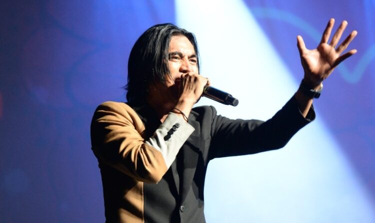 Penuh galau, tak keruan tonton Charly, Setia Band - Kosmo Digital