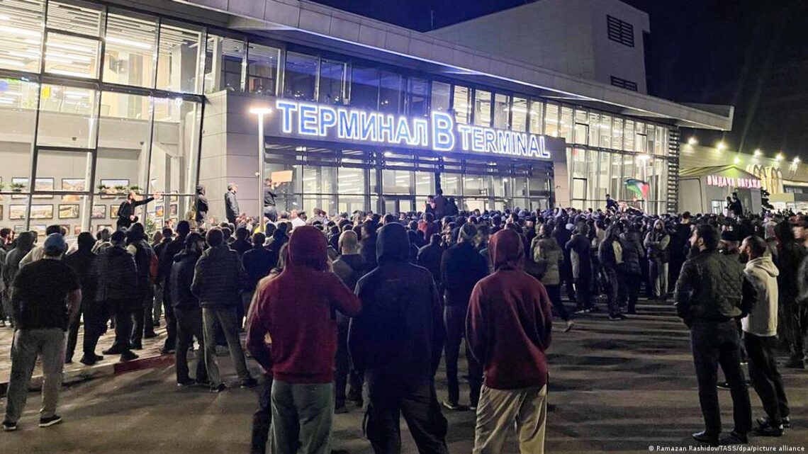 Konflik Palestin-Israel:Orang ramai serbu lapangan terbang buru ...