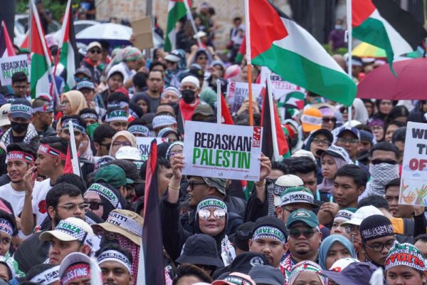 Perkataan kesat, bakar bendera antara larangan pada perhimpunan 'Freedom With Palestine' - Kosmo ...