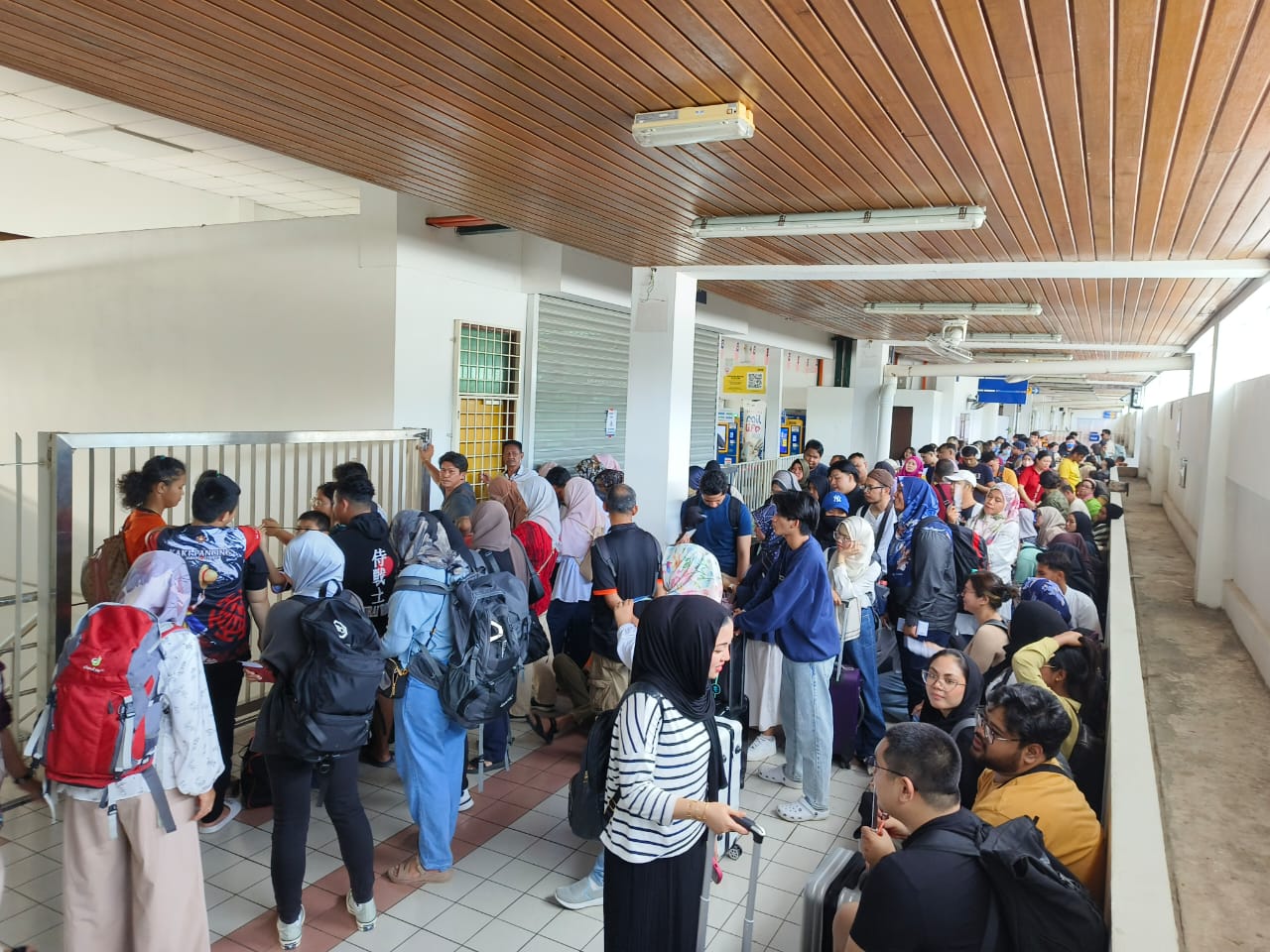 [VIDEO] Lebih 5,000 rakyat Malaysia berpusu-pusu masuk Thailand - Kosmo ...