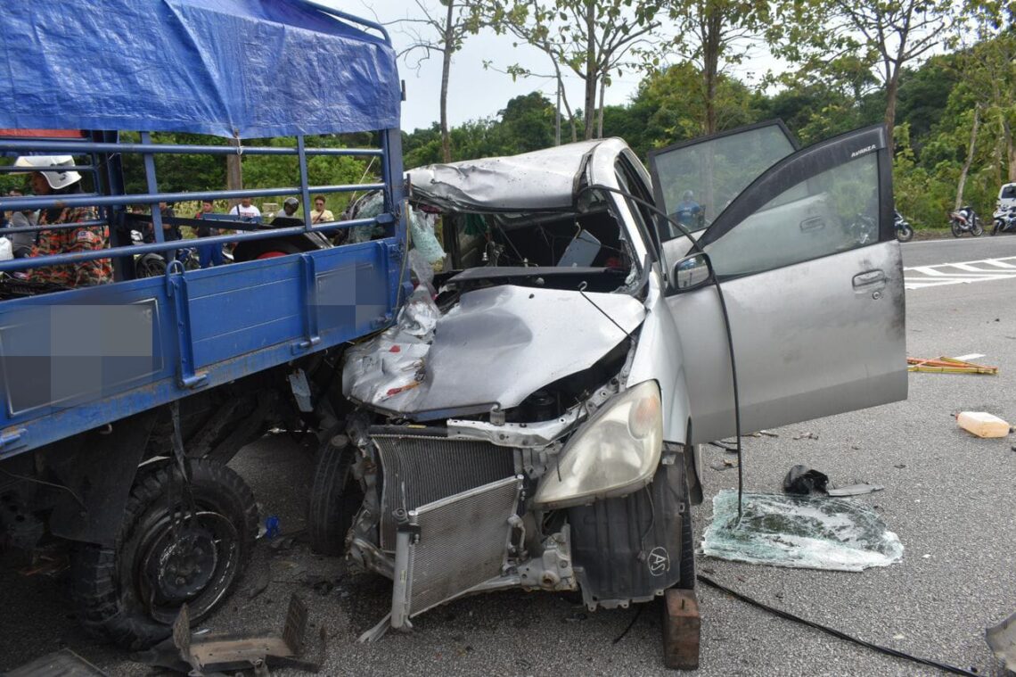 Peniaga maut rempuh belakang lori selenggara lampu jalan - Kosmo Digital
