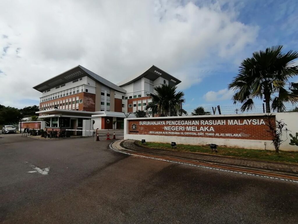 Bekas CEO GLC ditahan tipu nilai beli kenderaan lupus - Kosmo Digital