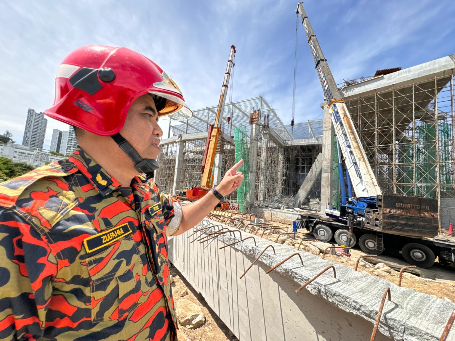 Runtuhan gudang: Kerja alihkan tiang rasuk seberat 14 tan selesai 80 ...