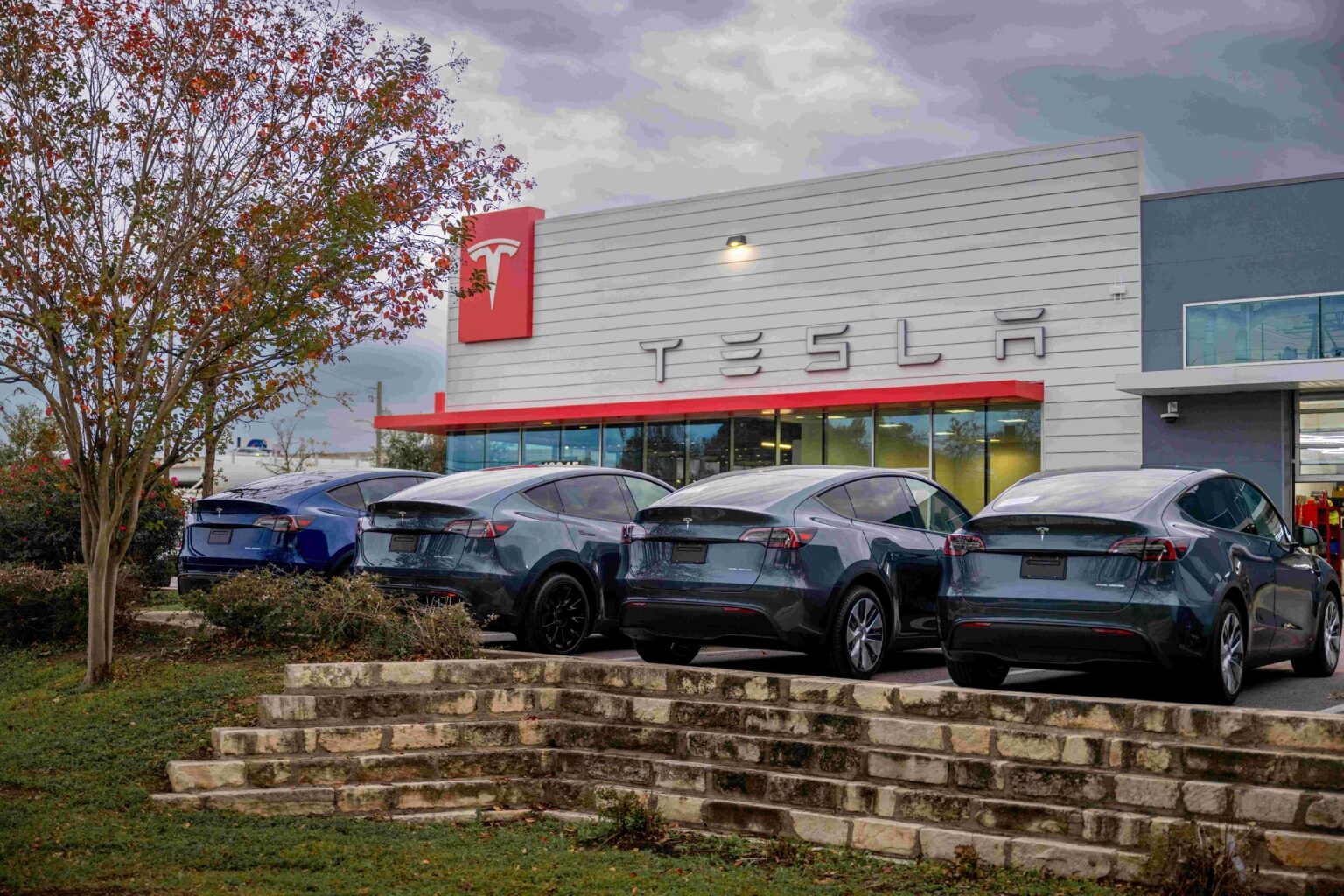 Tesla panggil semula lebih 2 juta kereta elektrik - Kosmo Digital