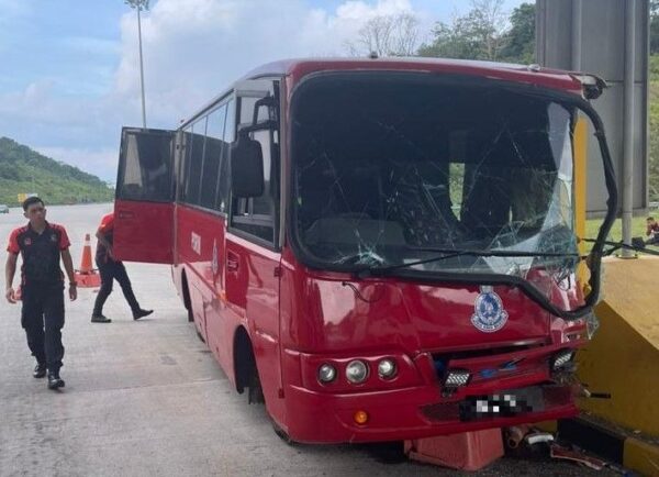 8 anggota FRU cedera, bas langgar tembok pembahagi plaza tol - Kosmo ...