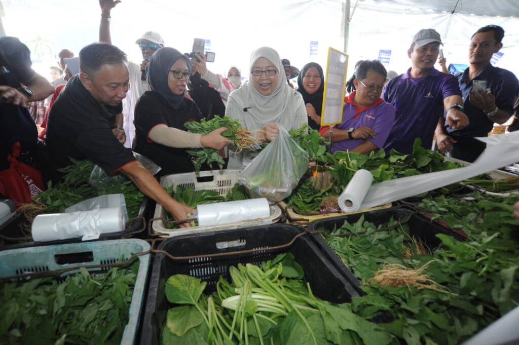Peniaga makanan laut tular dikompaun RM1,500 - Kosmo Digital Peniaga makanan laut tular dikompaun RM1,500 - Kosmo Digital