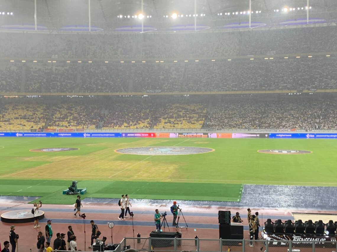 Piala Malaysia: Kualiti padang masih teruk, SNBJ hujan lebat