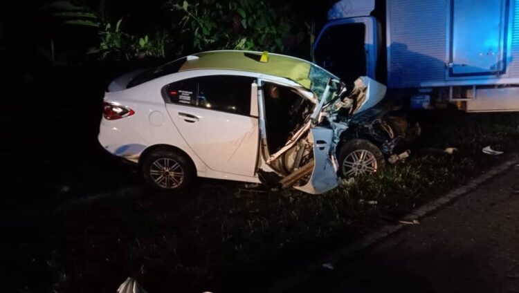 Dua maut, kereta sewa bertembung lori - Kosmo Digital