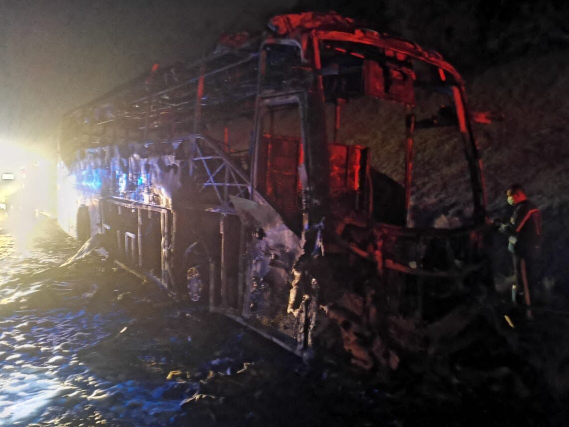 Bas ekspres terbakar: Seorang lagi disahkan meninggal dunia - Kosmo Digital