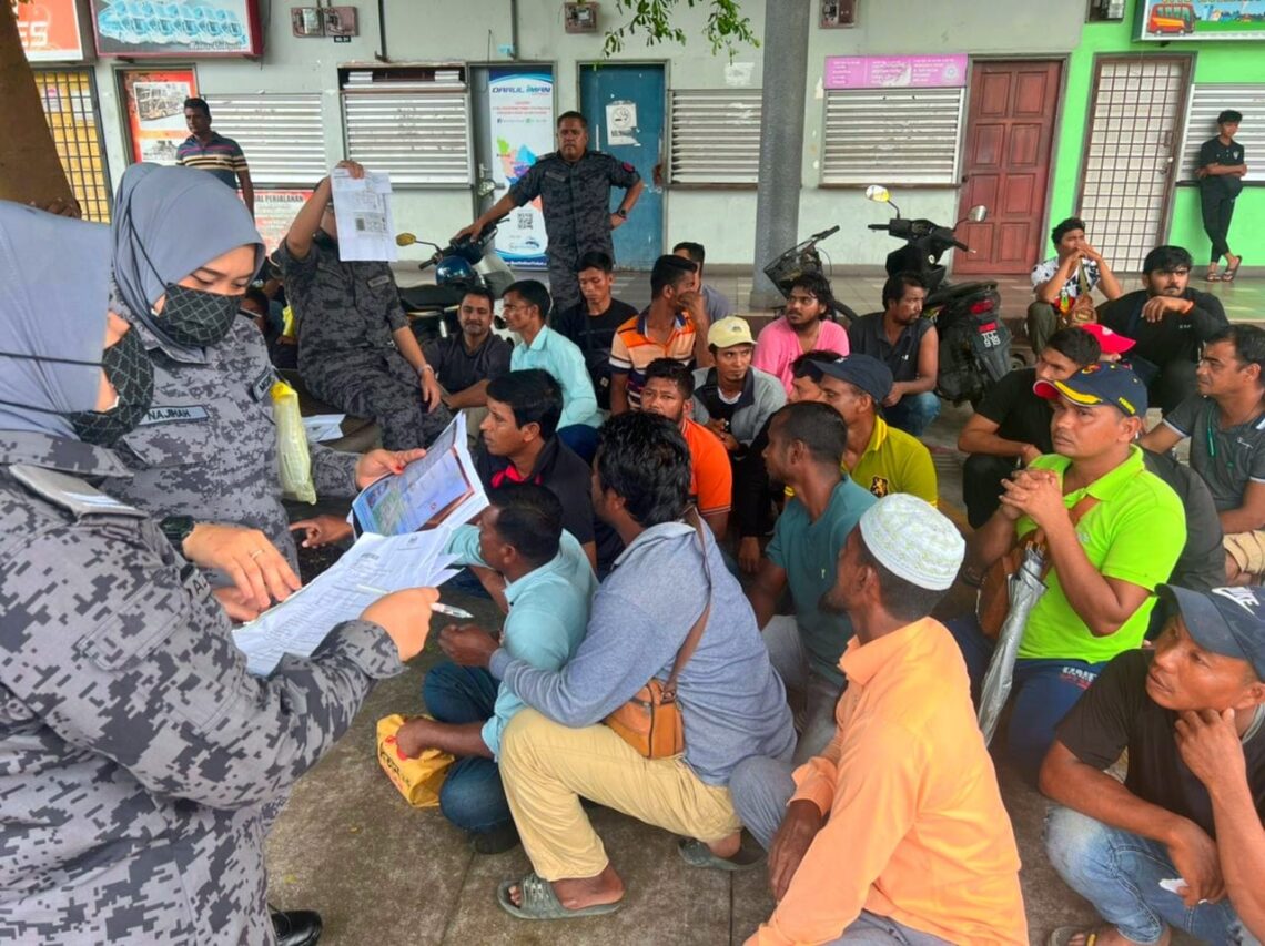 Warga asing melepak Hentian Bas MBKT diserbu JIM - Kosmo Digital