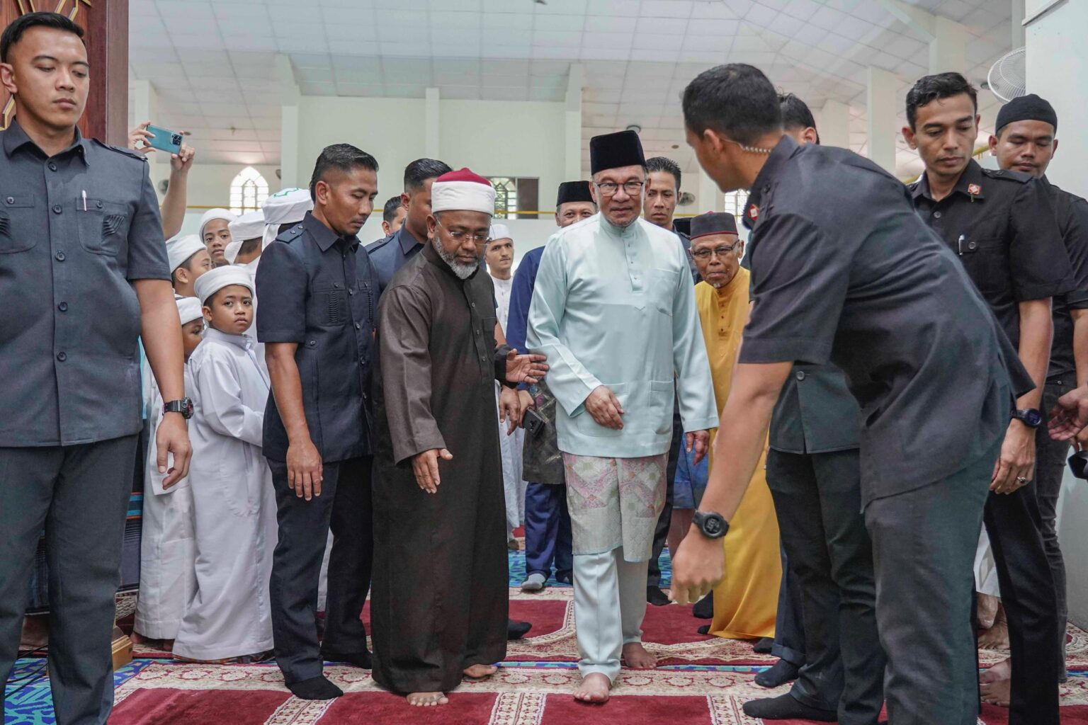Perdana Menteri luang masa solat Jumaat di Bandar Baru Selayang - Kosmo ...