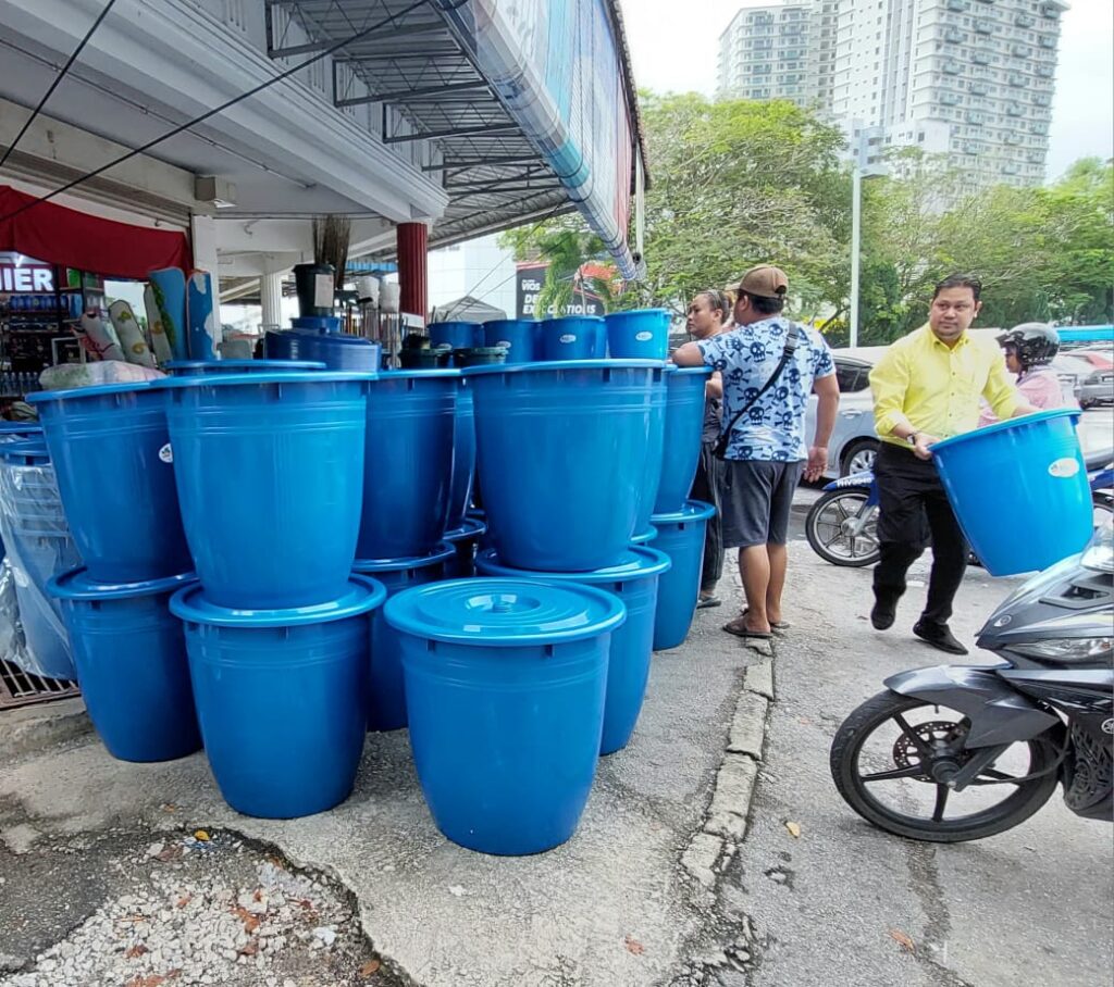 Rancak beli tong air secara pukal di Seberang Perai - Kosmo Digital