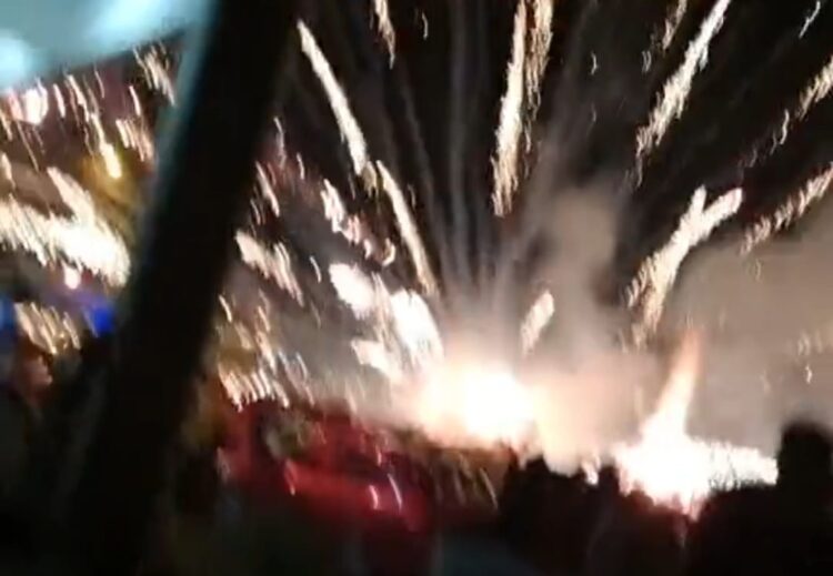 [VIDEO] Bertempiaran lari bunga api meletup atas tanah - Kosmo Digital