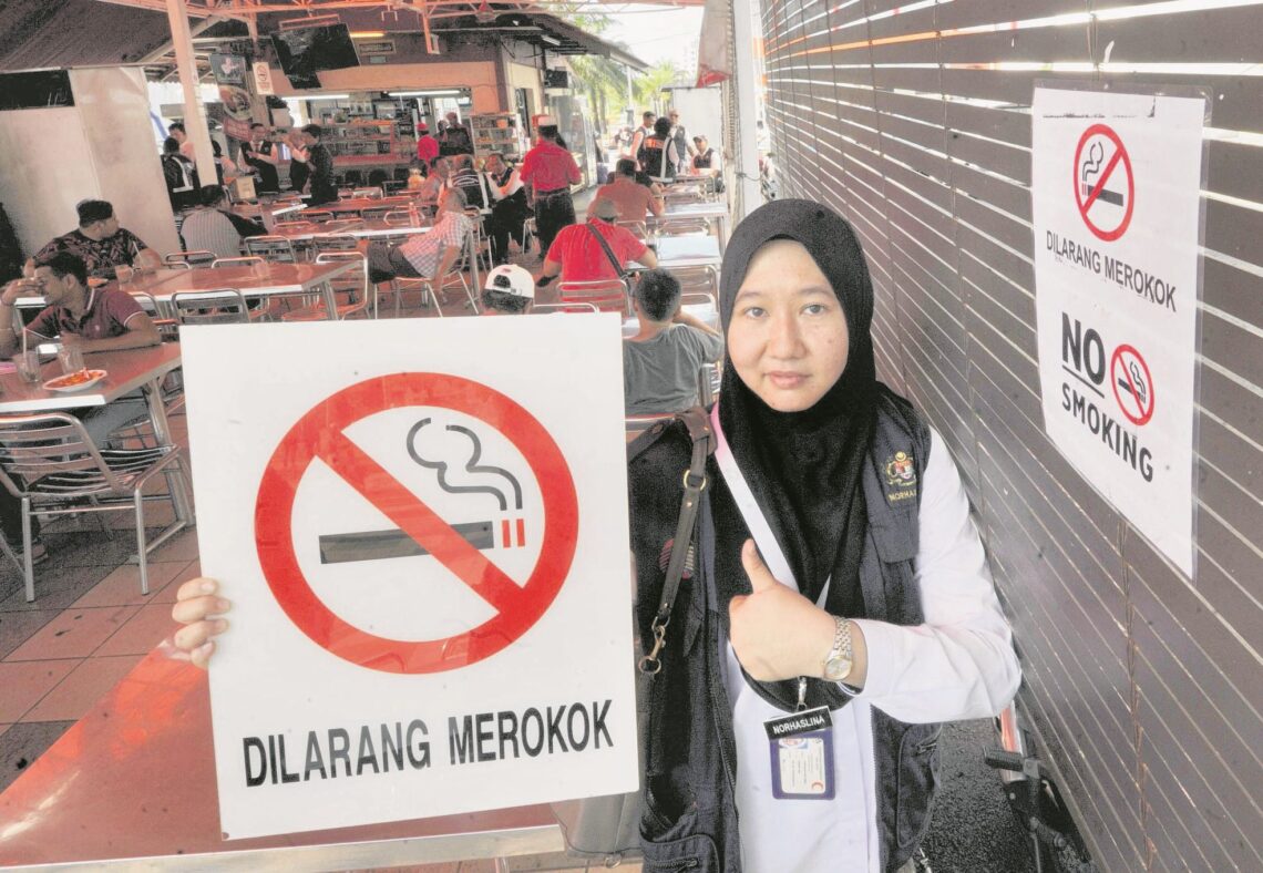 Merokoklah di rumah bukan kedai makan - Kosmo Digital