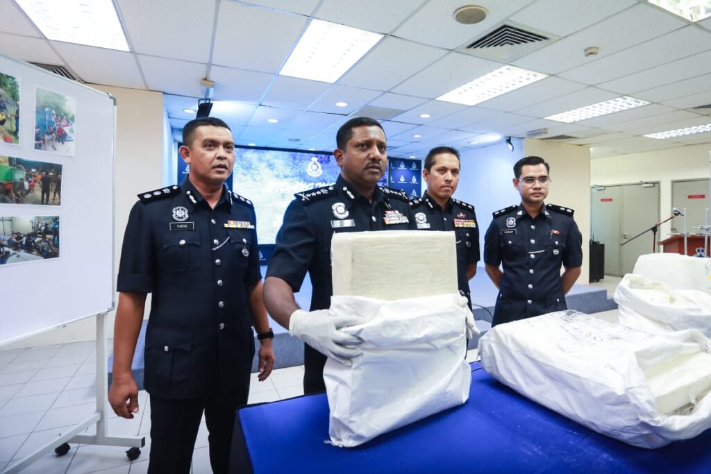 Makmal Dadah Dalam Kilang Terbiar Digempur Kosmo Digital