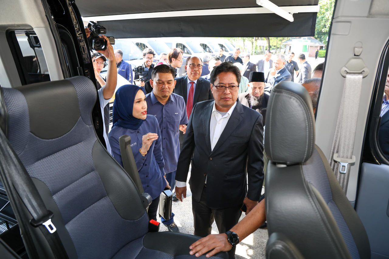SPRM lancar 17 kenderaan khas, mantapkan operasi - Kosmo Digital SPRM lancar 17 kenderaan khas, mantapkan operasi - Kosmo Digital