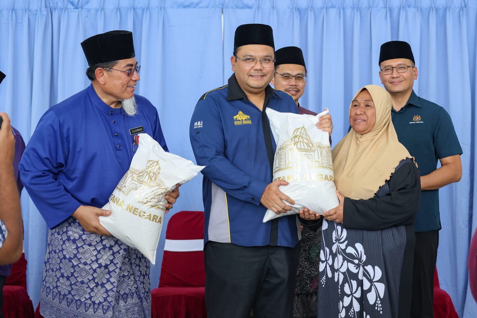 Agong kurnia 25,000 kampit beras kepada asnaf di ibu negara - Kosmo Digital