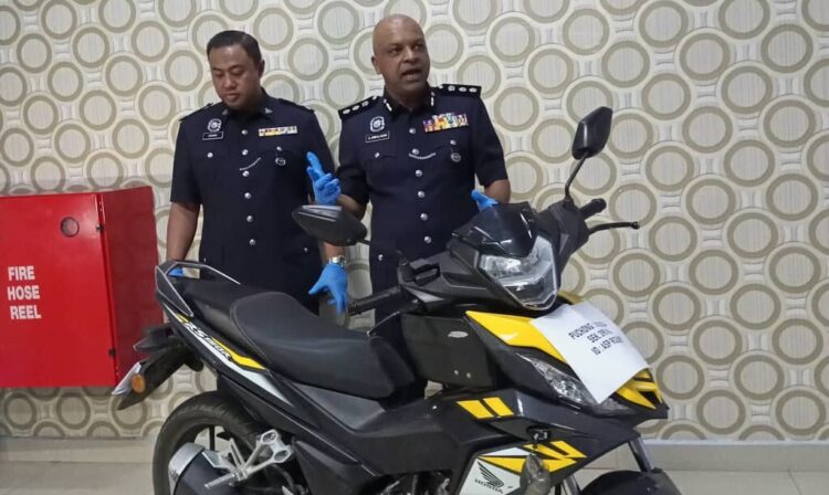 Geng RS kuning: Penganggur pakai motor isteri keluar meragut - Kosmo ...