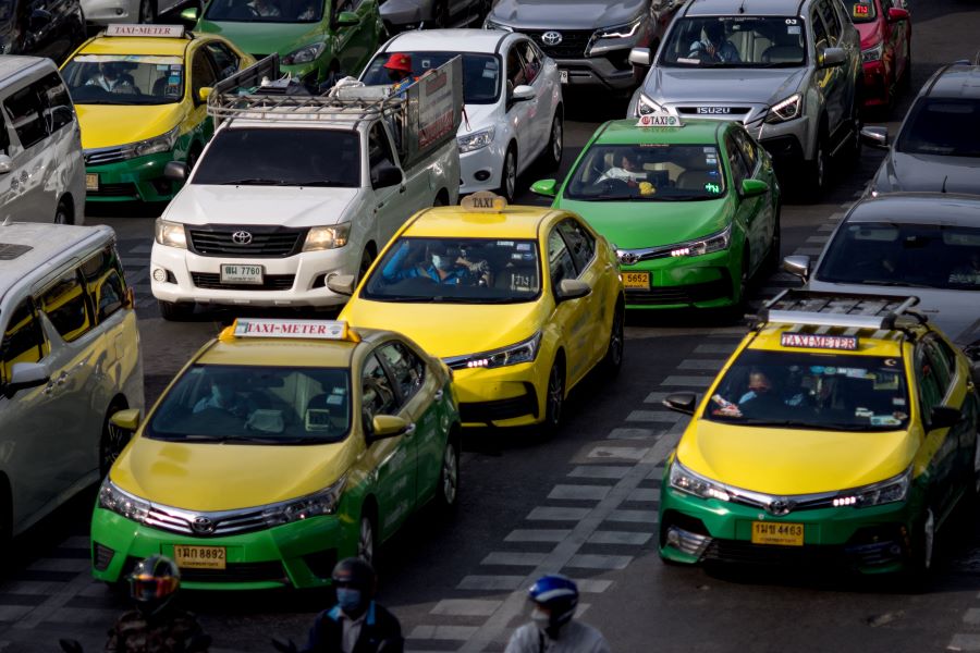 Berang dilarang merokok pelancong serang pemandu teksi - Kosmo Digital