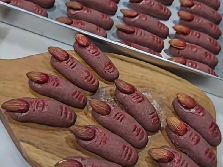 Seram kuih raya bentuk jari hantu - Kosmo Digital