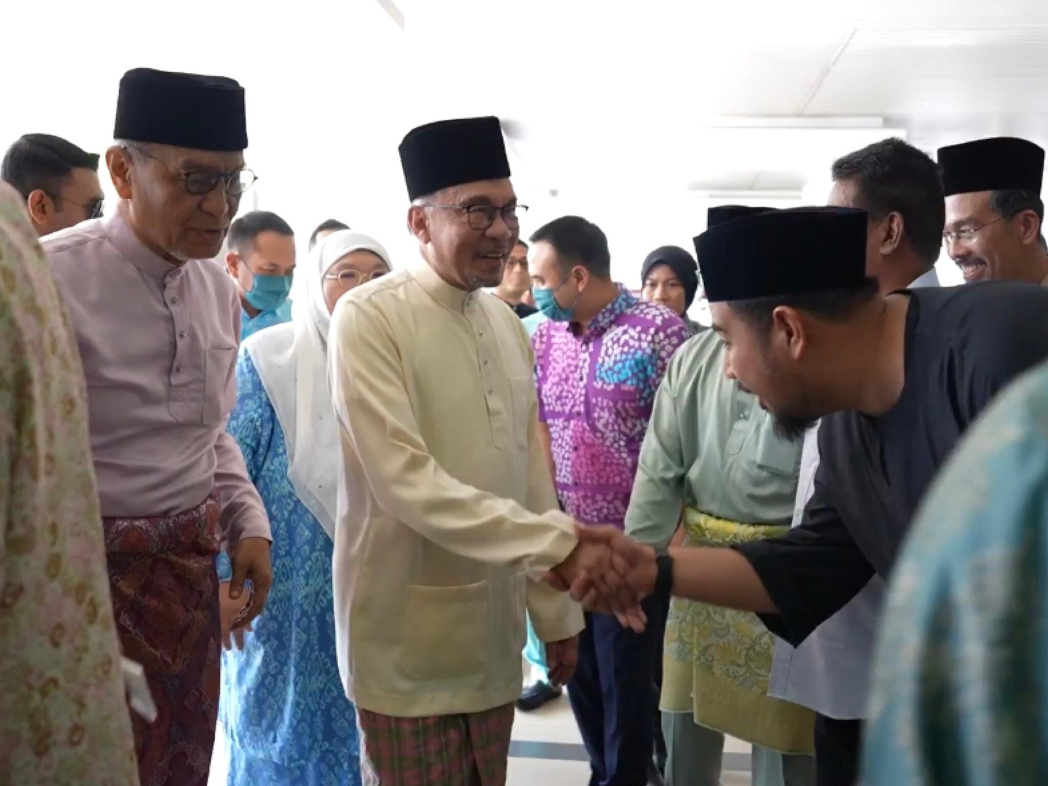 Pastikan wad kelas ketiga lengkap, selesa - Anwar - Kosmo Digital