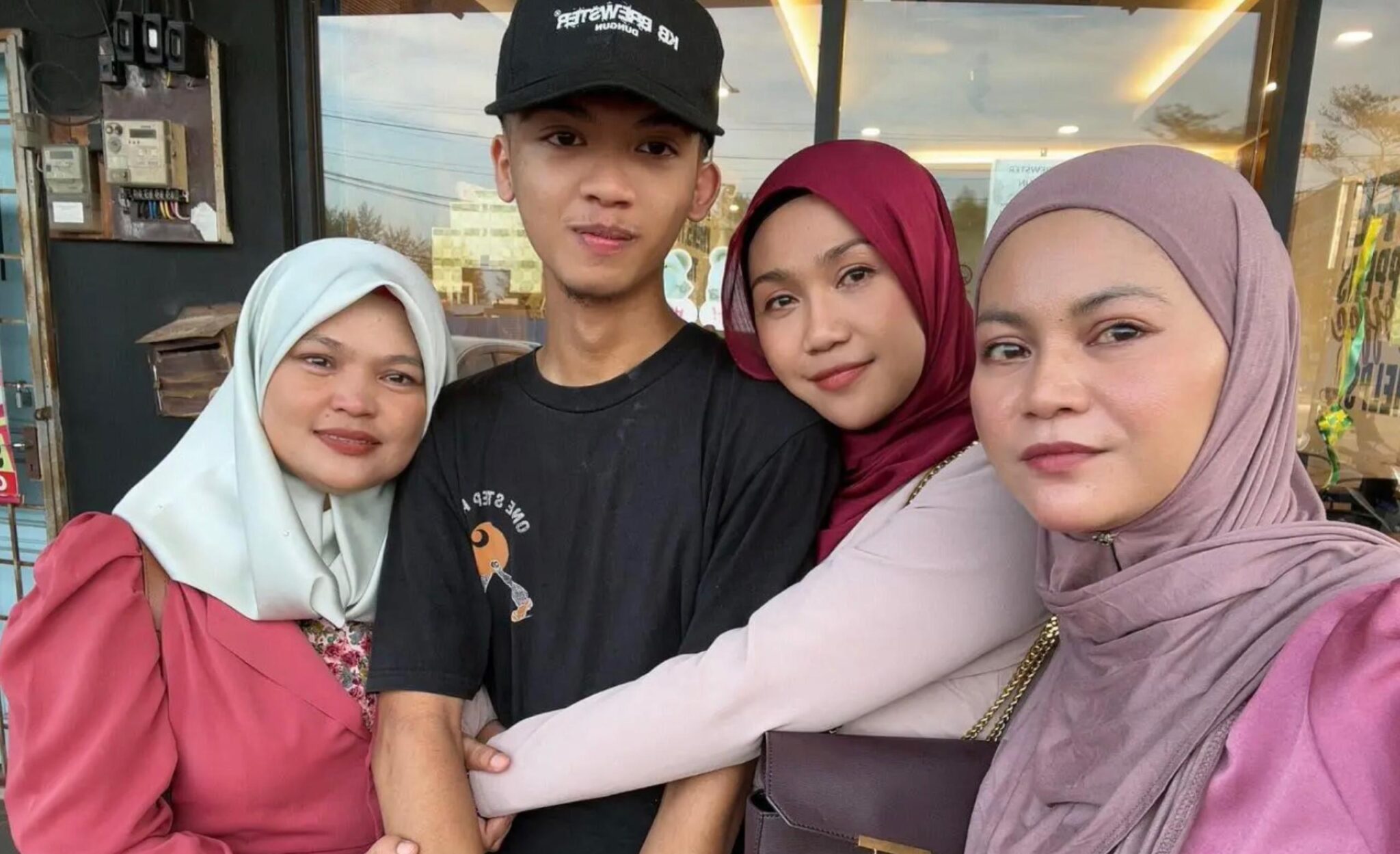 [VIDEO] 15 tahun terpisah adik-beradik akhirnya berjumpa - Kosmo Digital