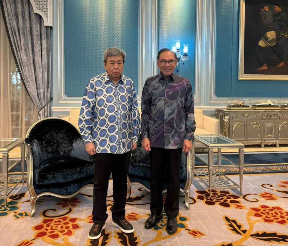 Sultan Selangor adakan pertemuan dengan Anwar di Seri Perdana - Kosmo ... Sultan Selangor adakan pertemuan dengan Anwar di Seri Perdana - Kosmo ...
