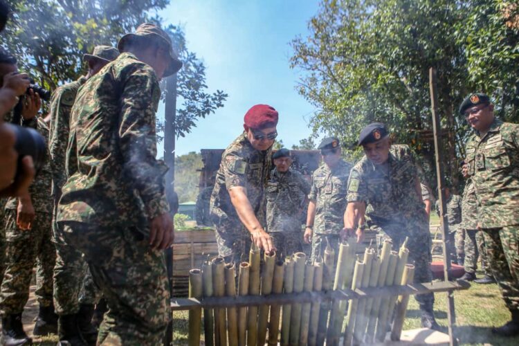 Kelewatan kolam selam tempur jejas latihan Gerup Gerak Khas - Kosmo Digital