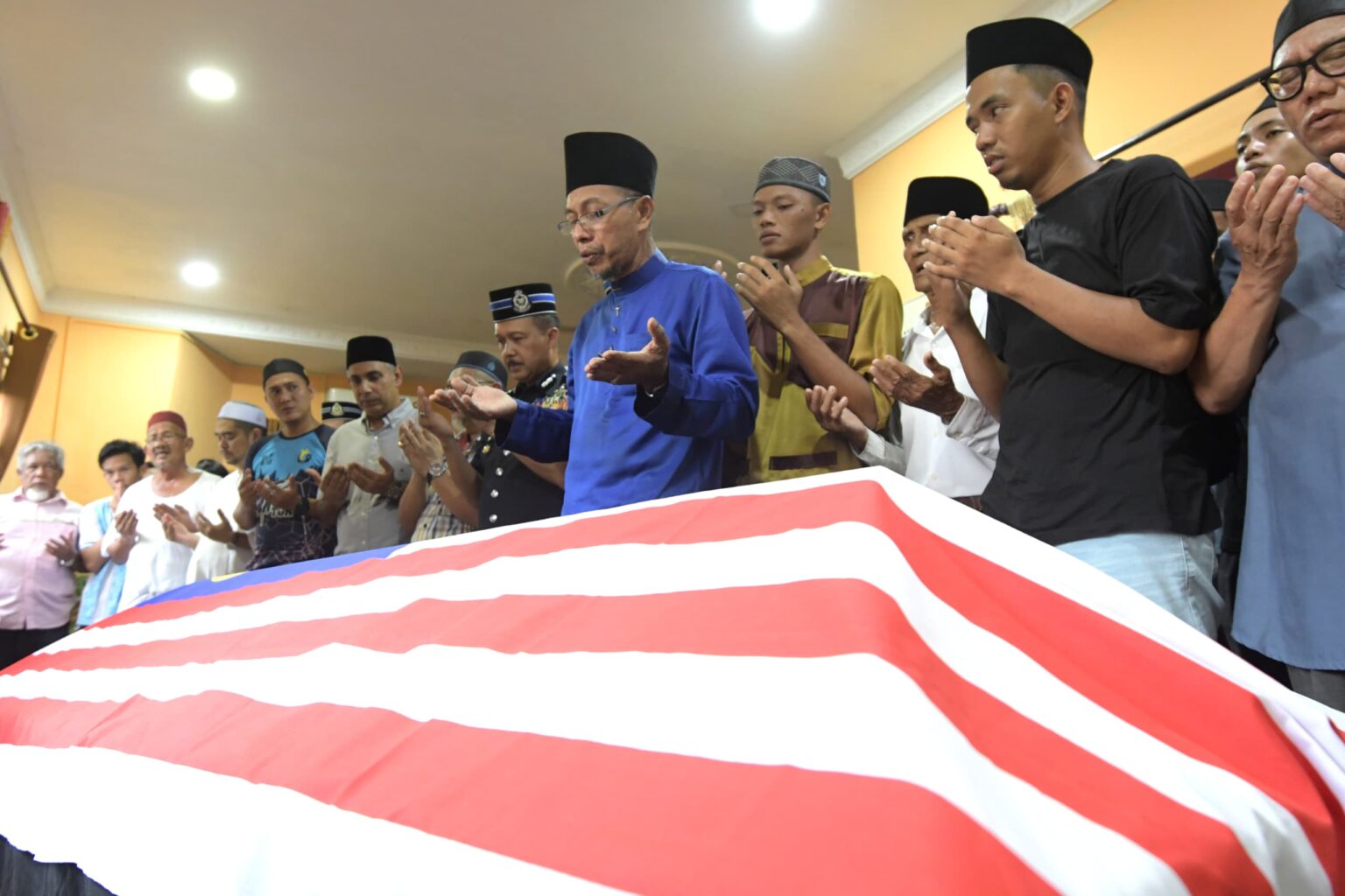 [VIDEO] Serangan balai polis: 'Hari ini dia balik dengan jasad terbujur ...