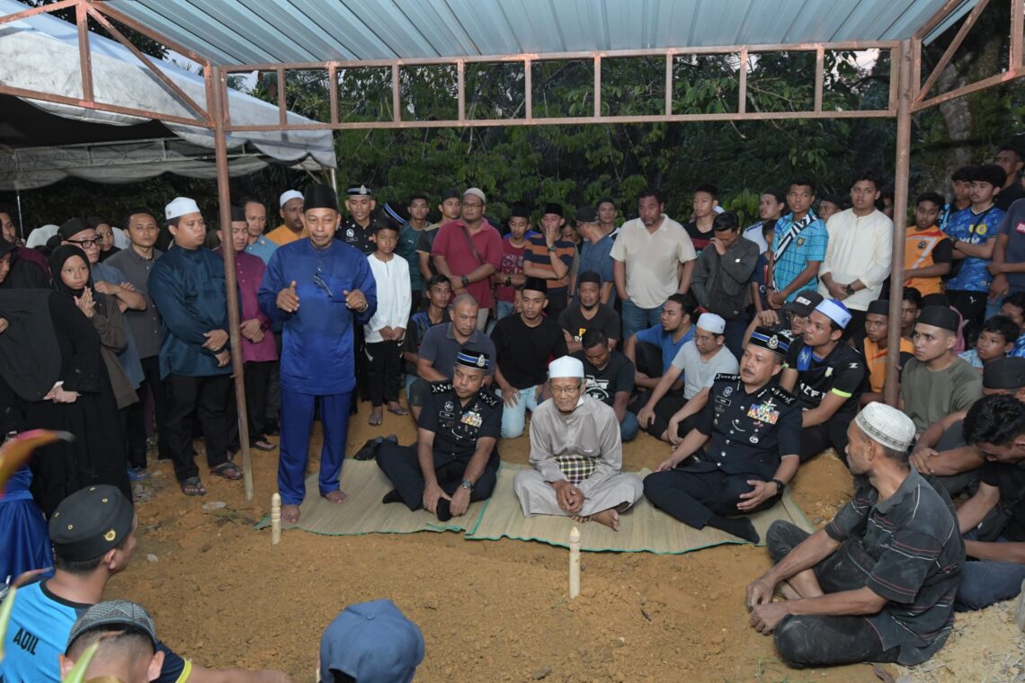 Serangan balai polis: Jenazah Ahmad Azza Fahmi selamat dikebumikan ...