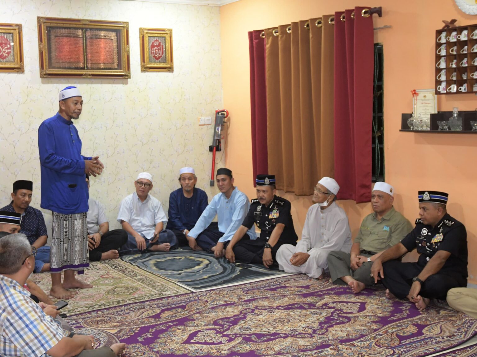 Serangan balai polis: Saarani lawat keluarga arwah Allahyarham Ahmad ...