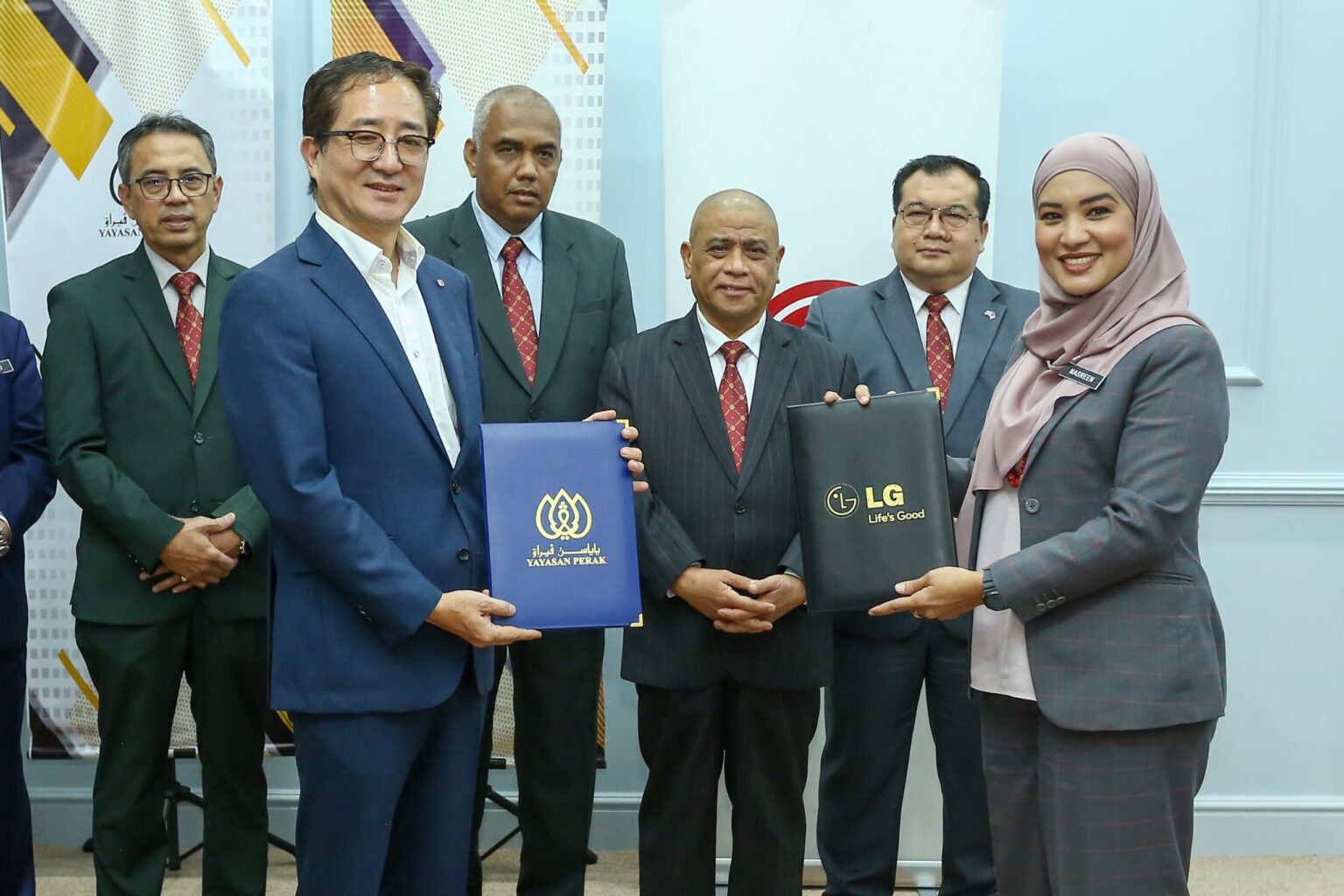 Yayasan Perak, LG Electronics meterai MoU projek papan pengiklanan digital - Kosmo Digital
