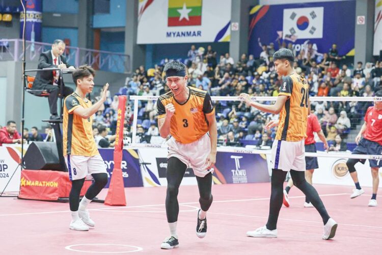 Durian runtuh menanti pemain takraw