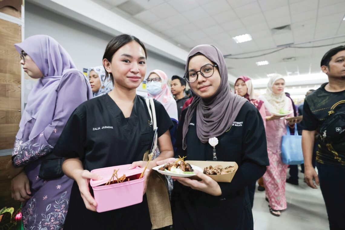 UM perkasa sifar plastik, datang majlis raya bawa bekas sendiri - Kosmo ...