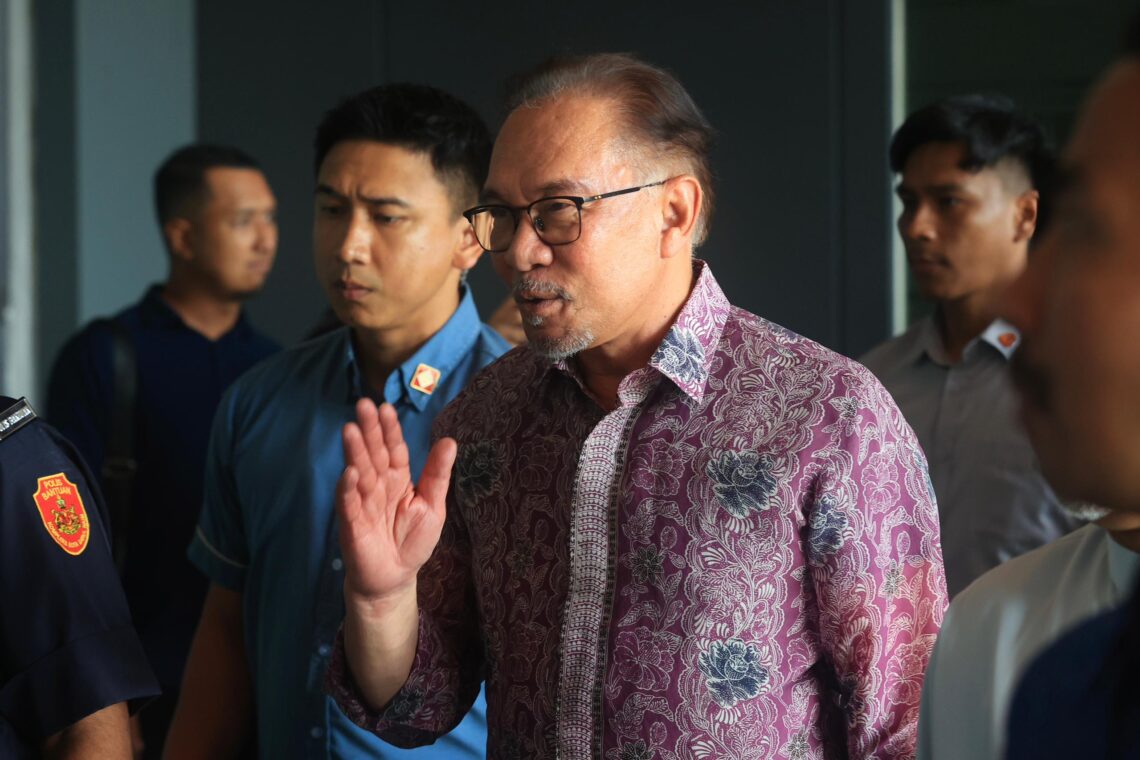 PM tiba di Kelantan, hadiri pertemuan tertutup dengan Menteri Besar ...