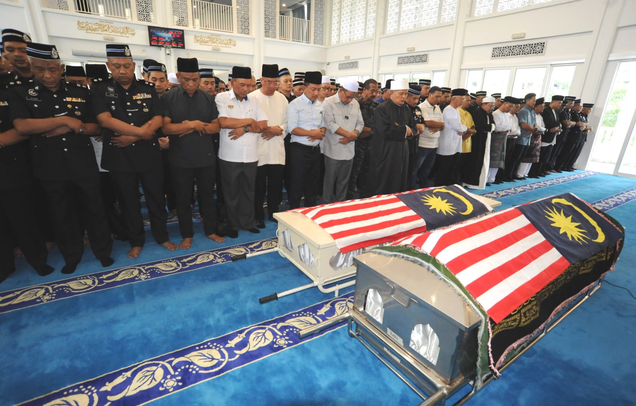 Serangan balai polis: 500 hadir solat jenazah dua wira polis gugur - Kosmo Digital