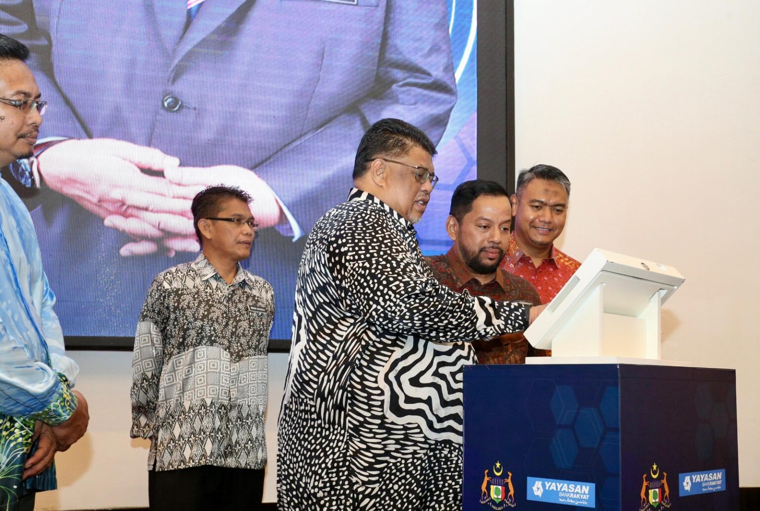 Yayasan Bank Rakyat cungkil bakat muda melalui teknologi robotik ...