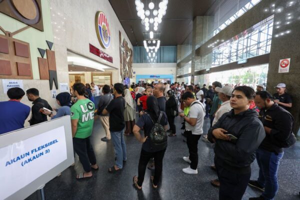 Akaun 3 KWSP: "Beli telefon bimbit pun keperluan" - Kosmo Digital