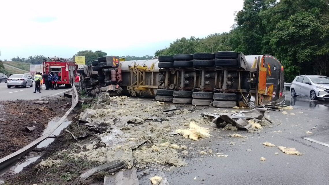 Trafik sesak hampir 10 km, lori tangki terbabas - Kosmo Digital