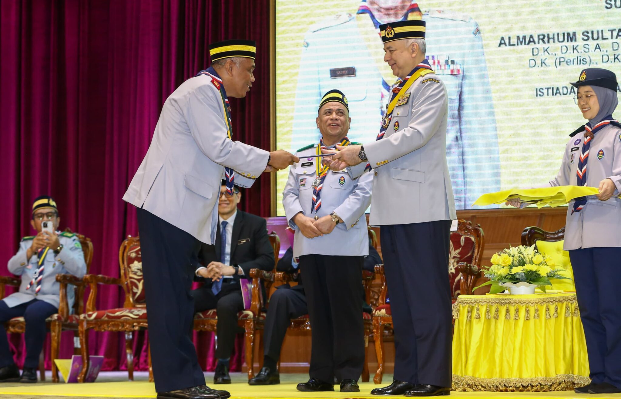 Sultan Nazrin hadiri istiadat penganugerahan pengakap Perak - Kosmo Digital