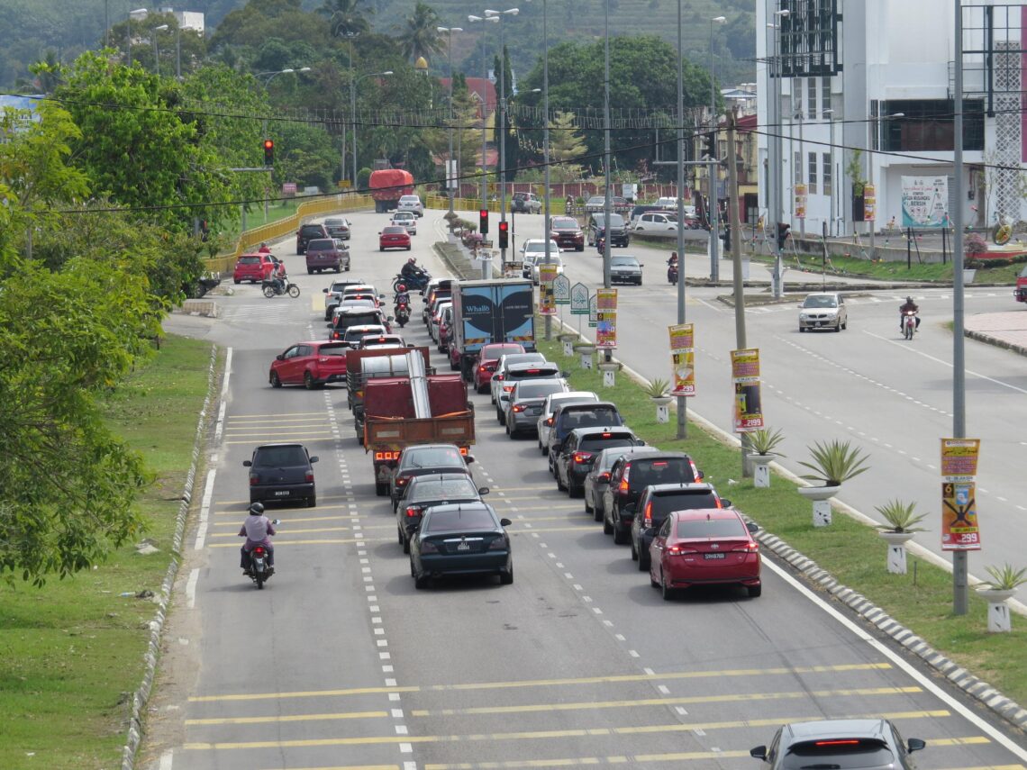 Balik raya, laluan masuk ke Gua Musang kembali lancar - Kosmo Digital