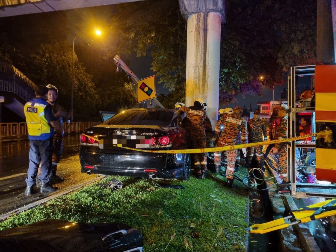 Lelaki maut Toyota Crown Athlete rempuh tiang jejantas - Kosmo Digital