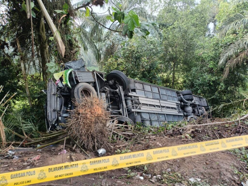Lapan mangsa nahas bas masih dirawat di hospital - Kosmo Digital