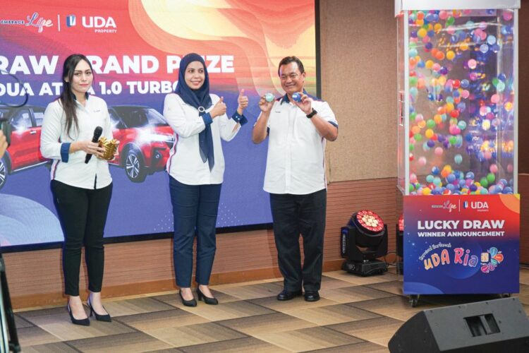 Pelanggan UDA menang Perodua Ativa - Kosmo Digital